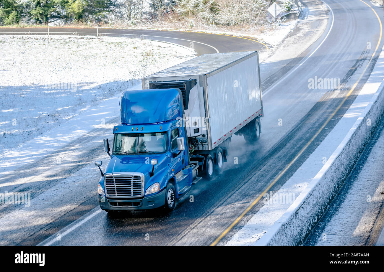 Big rig blue bonnet day cab semi truck with roof spoiler and ...