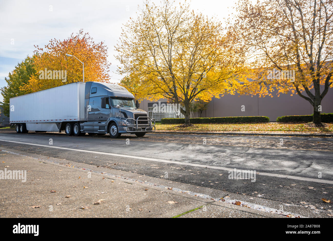 Stylish big rig gray semi truck with grille guard and dry van semi ...