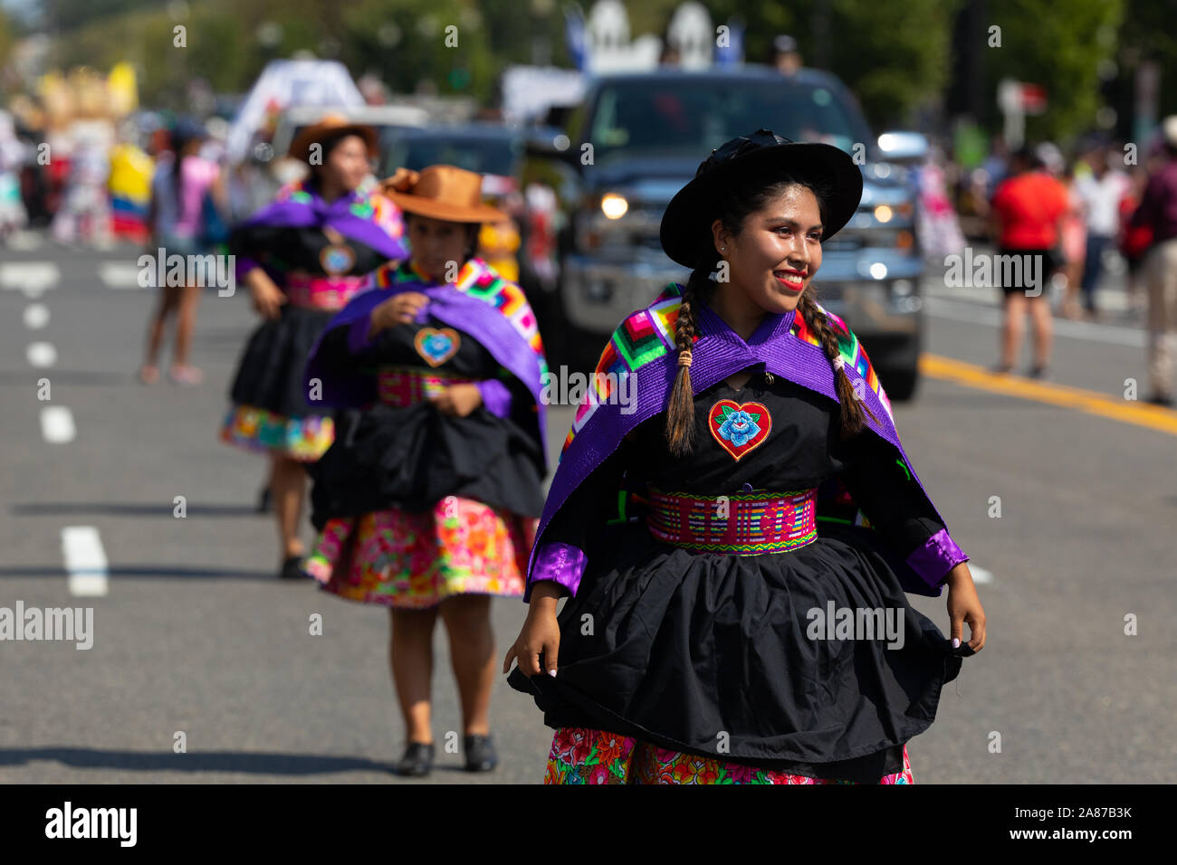 Huayno dance hi-res stock photography and images - Alamy