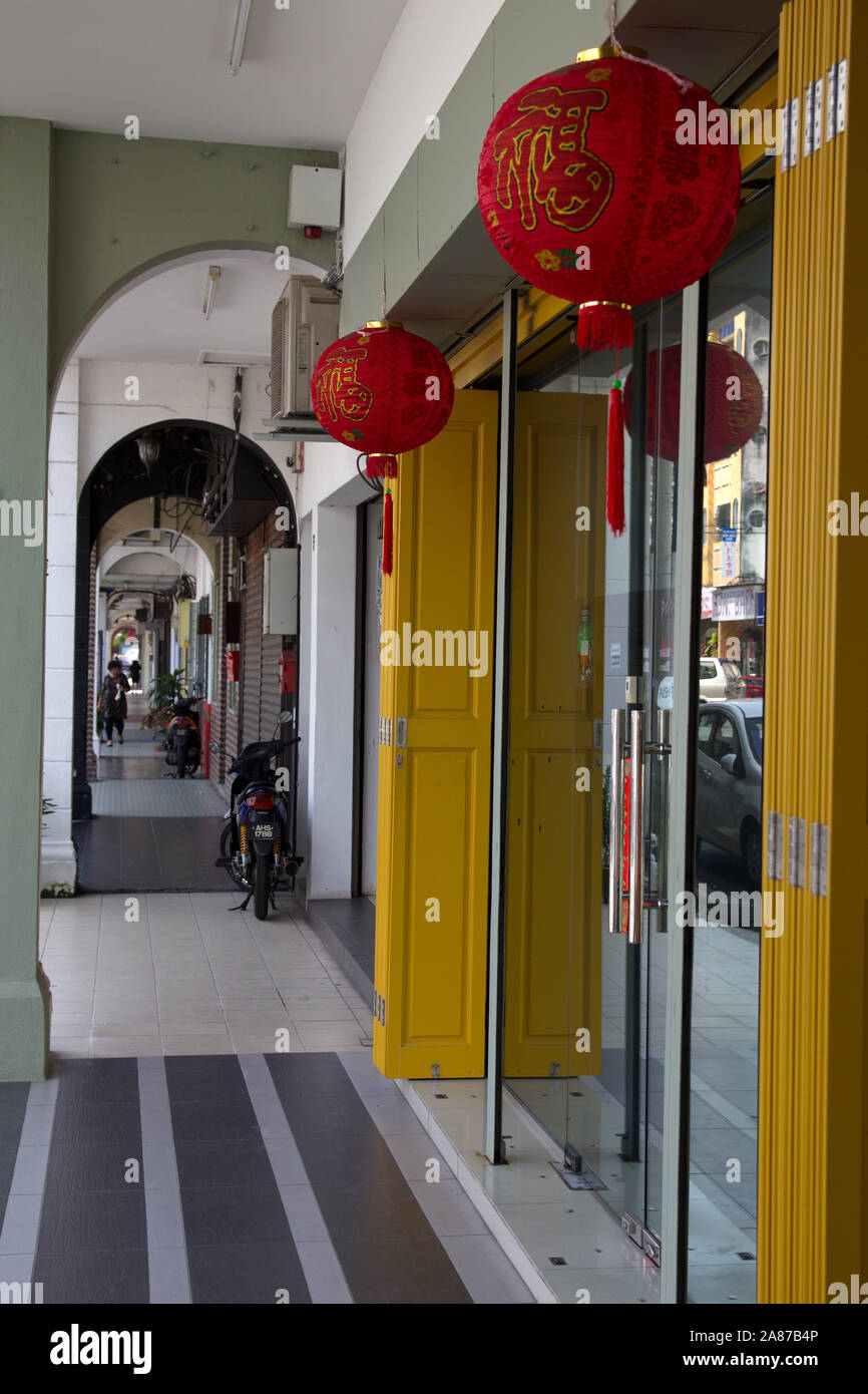 Five foot walkway hi-res stock photography and images - Alamy