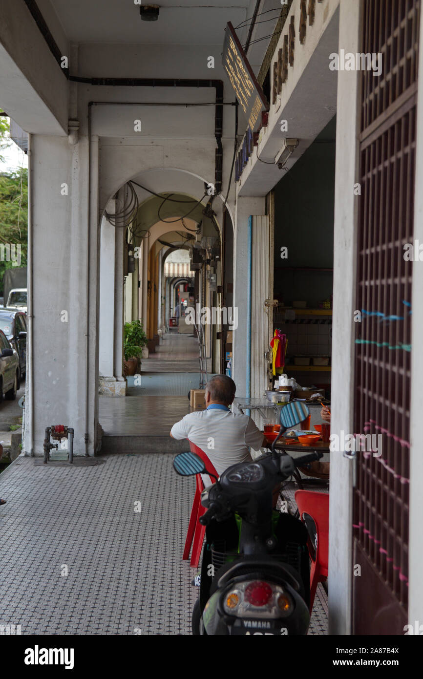 Five foot walkway hi-res stock photography and images - Alamy