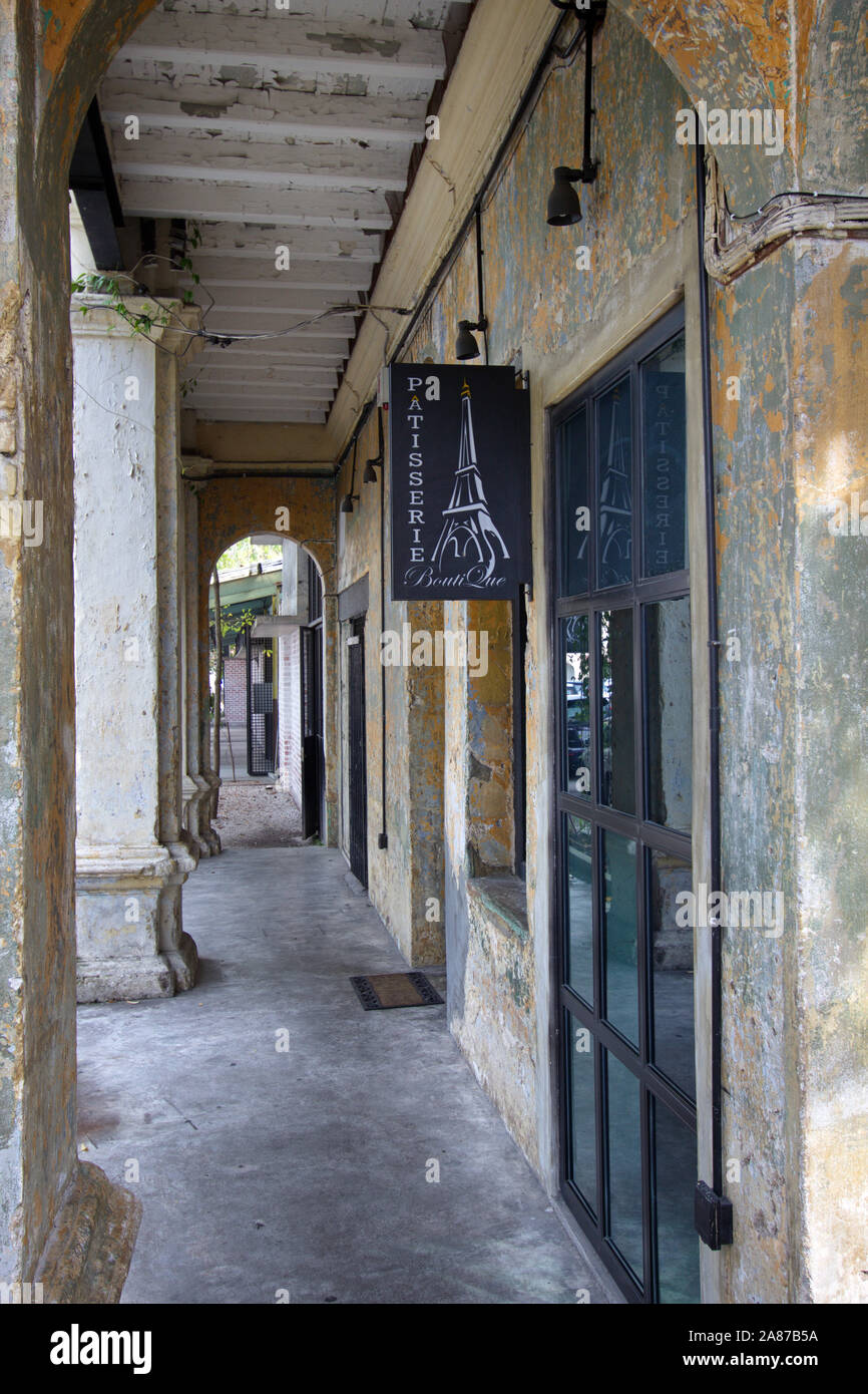 Five foot walkway hi-res stock photography and images - Alamy