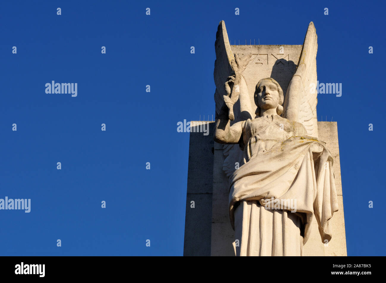 War memorial angel statue angel hi-res stock photography and images - Alamy