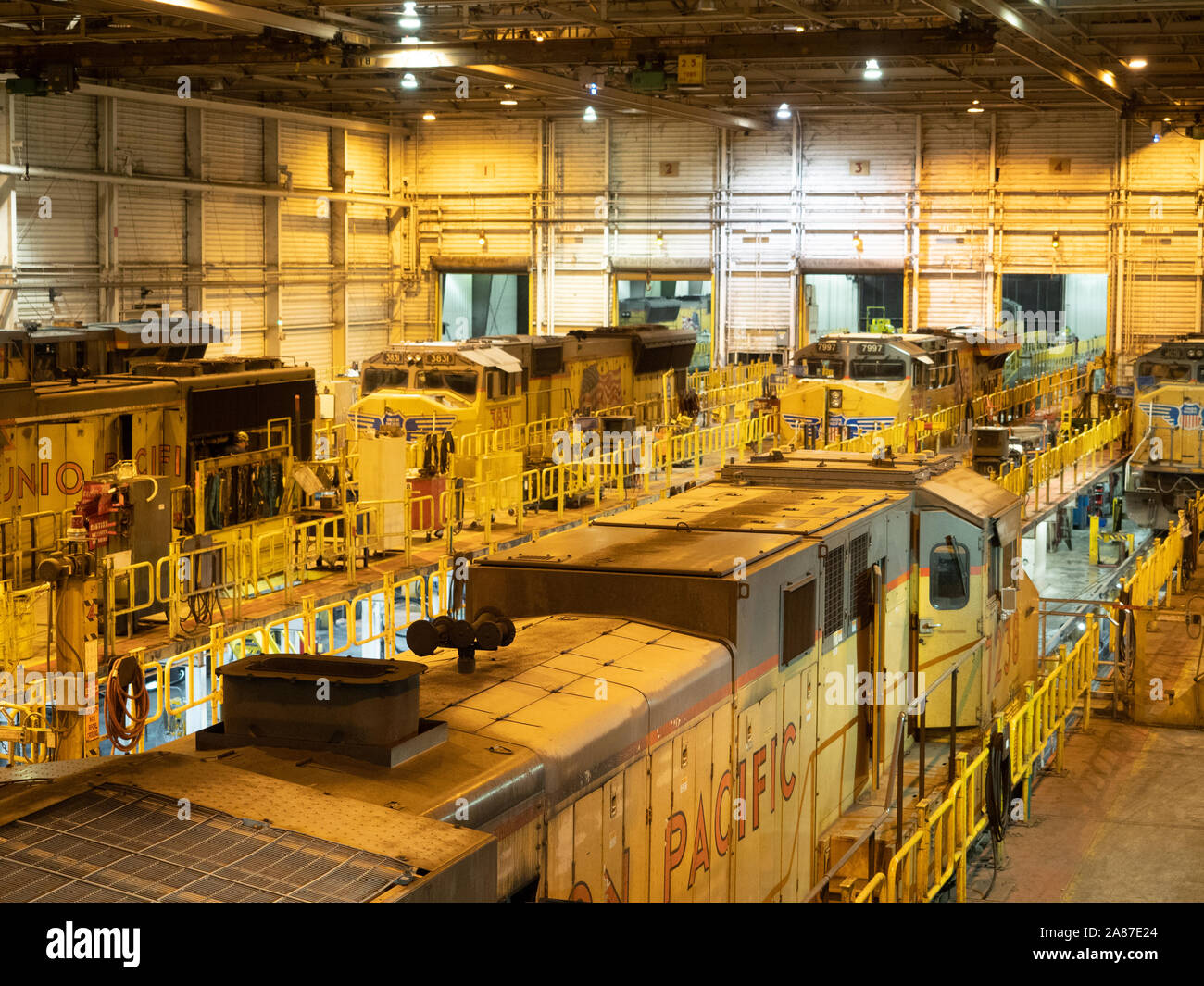 Repair facility hi-res stock photography and images - Alamy