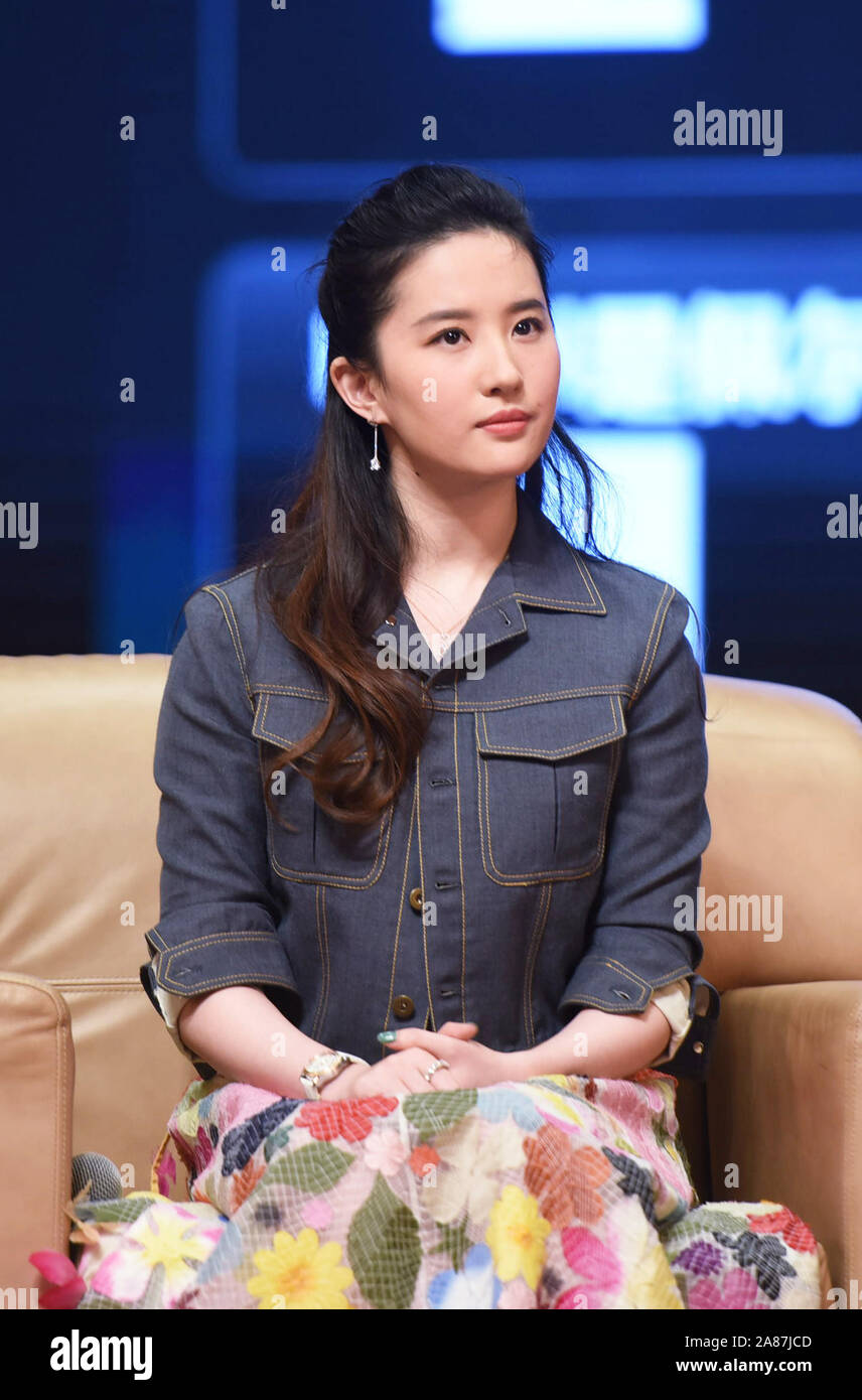 Crystal liu hi-res stock photography and images - Alamy