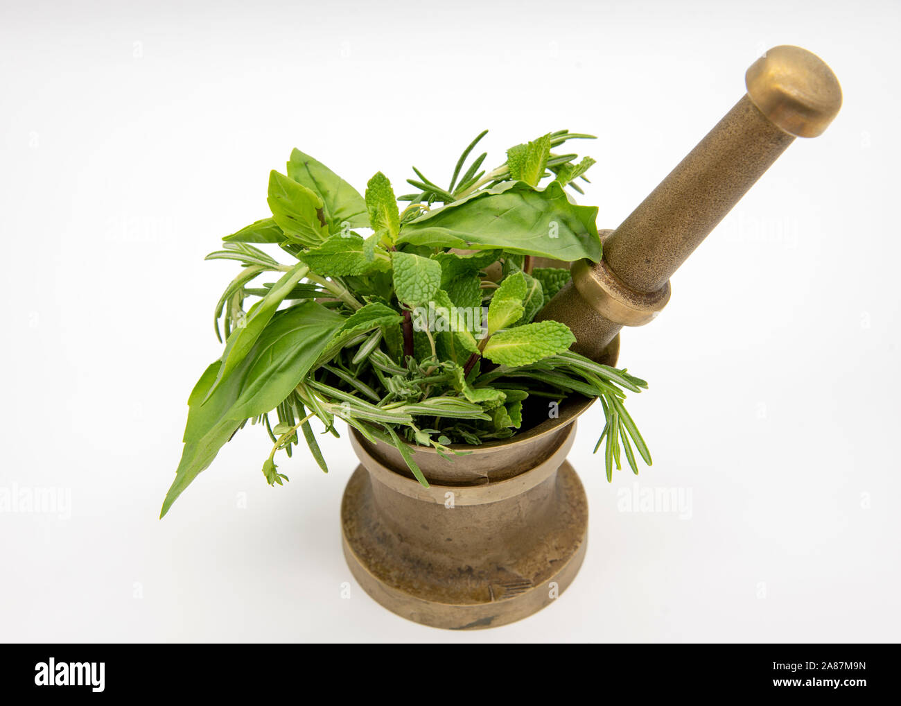 Copper mortar with pestle and fresh herbs Stock Photo - Alamy