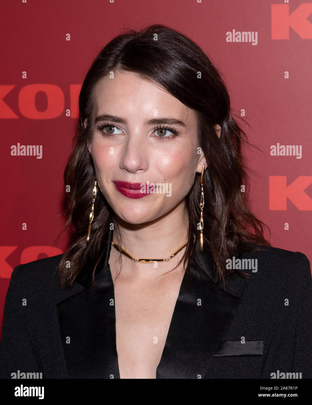Emma roberts shopping hi-res stock photography and images - Alamy