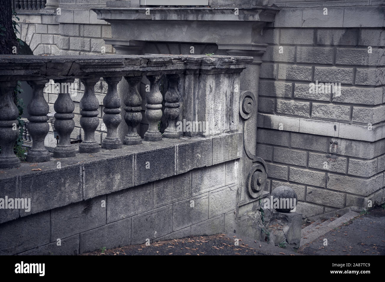 Staircase parapet detail hi-res stock photography and images - Alamy
