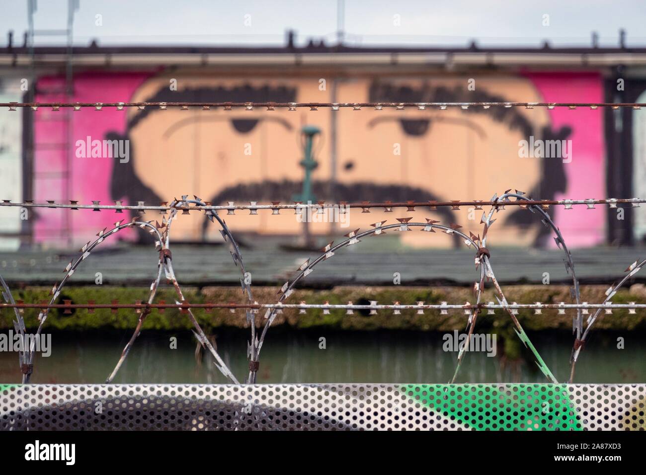 Barbed wire in front of graffiti, Hamburg, Germany Stock Photo - Alamy