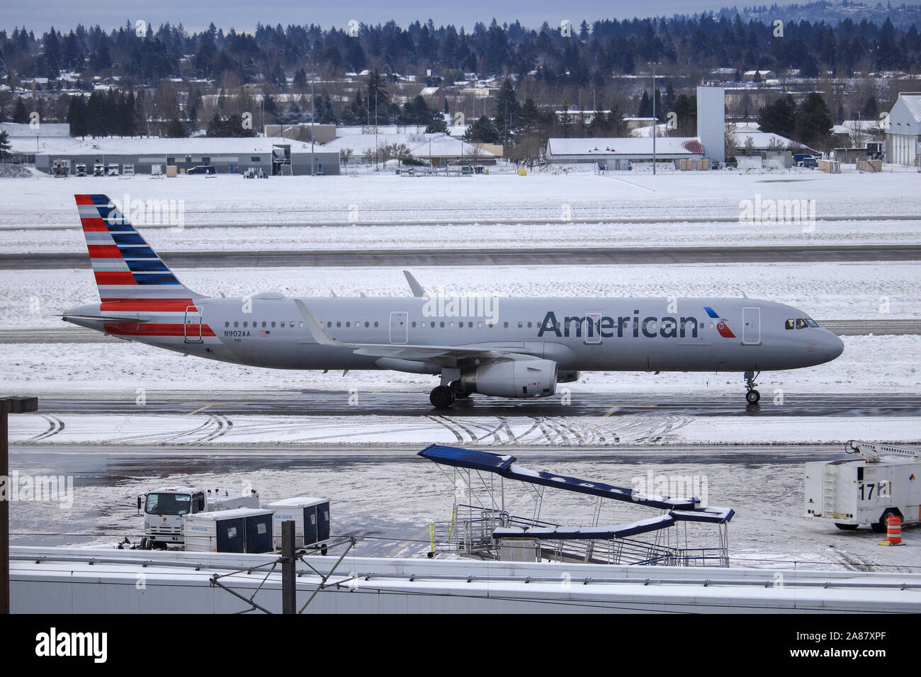 American airlines airbus a321 hi-res stock photography and images - Alamy