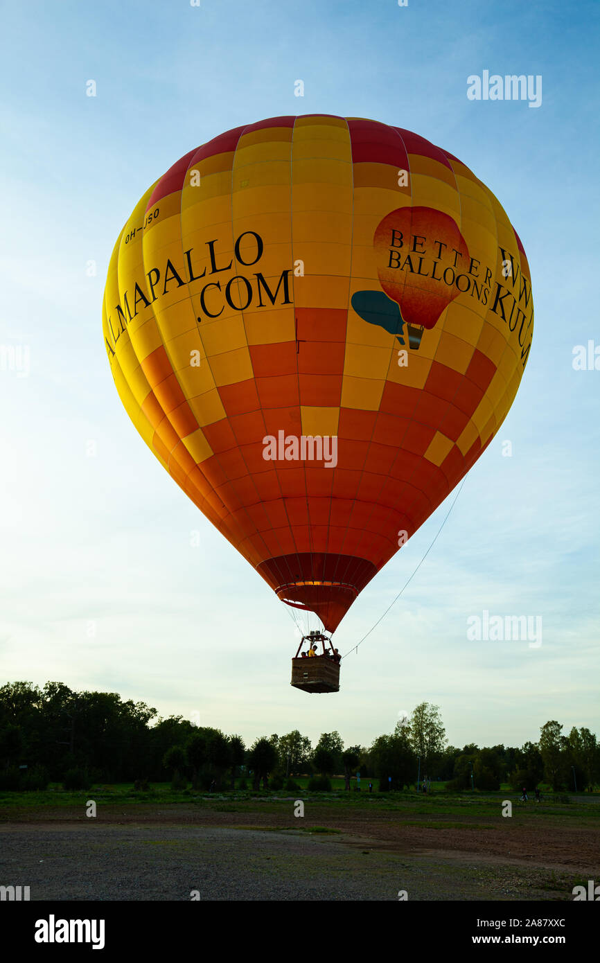 Balloon ride experience hi-res stock photography and images - Alamy