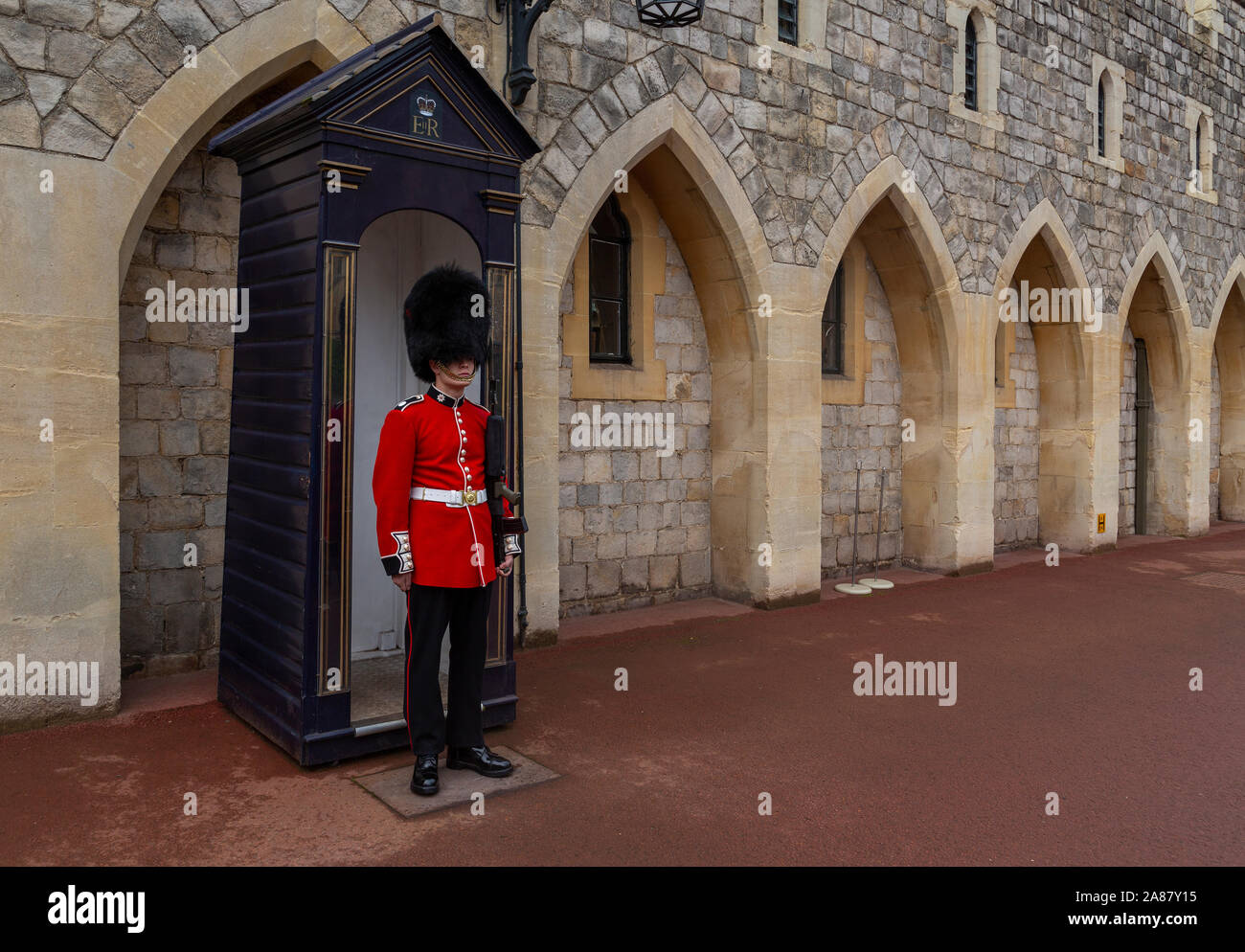 England royal guard british army uniform hi-res stock photography and ...