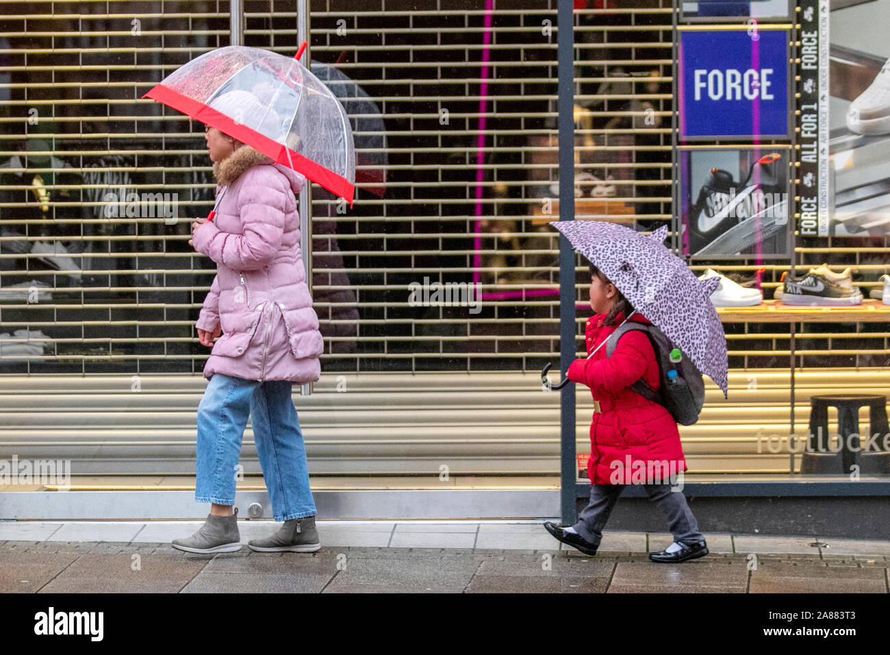 Preston, Lancashire. UK Weather. 7th Nov, 2019. Heavy rain at the start ...