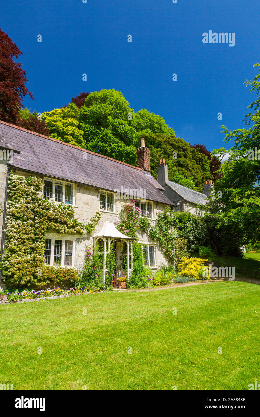 Cottages stourhead hi-res stock photography and images - Alamy