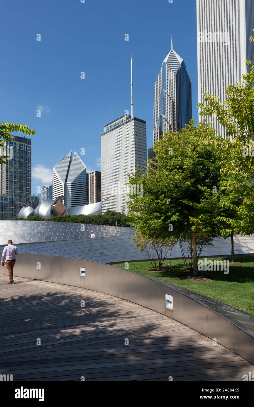 BP Pedestrian Bridge, Grant Park, Chicago, Illinois, USA Stock Photo ...