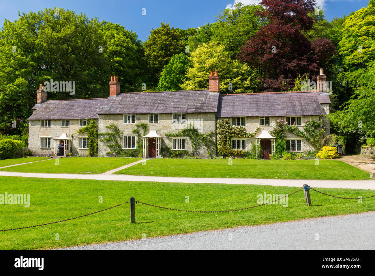 Cottages stourhead hi-res stock photography and images - Alamy