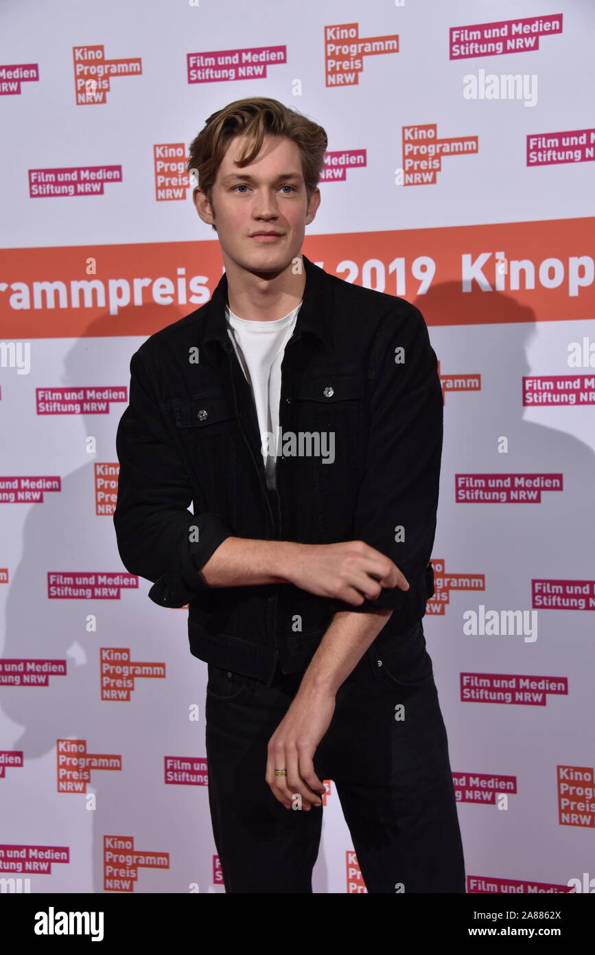 Cologne, Germany. 05th Nov, 2019. Actor Damian Hardung comes to the ...