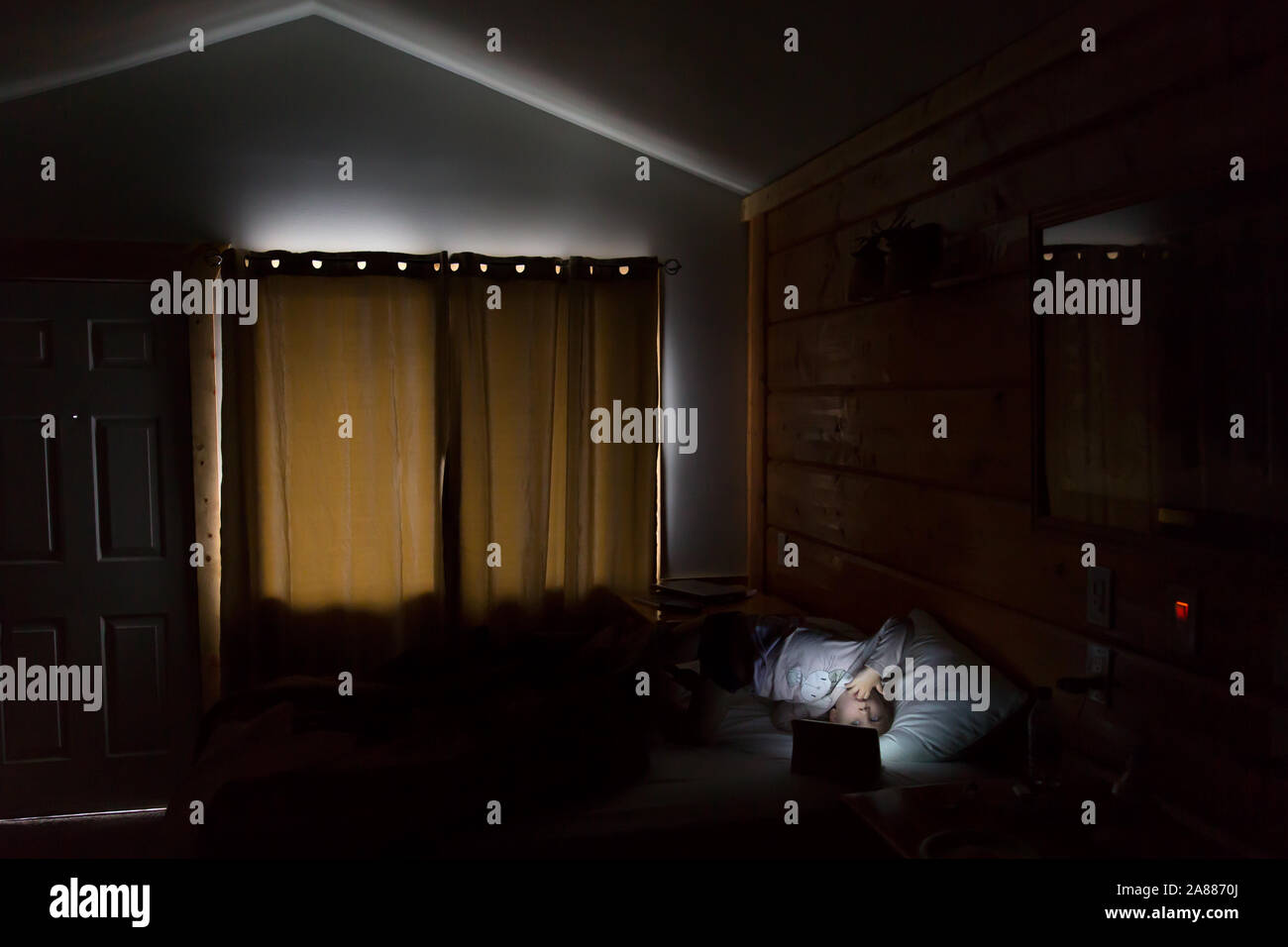 A little girl watches her ipad at night in bed Stock Photo - Alamy