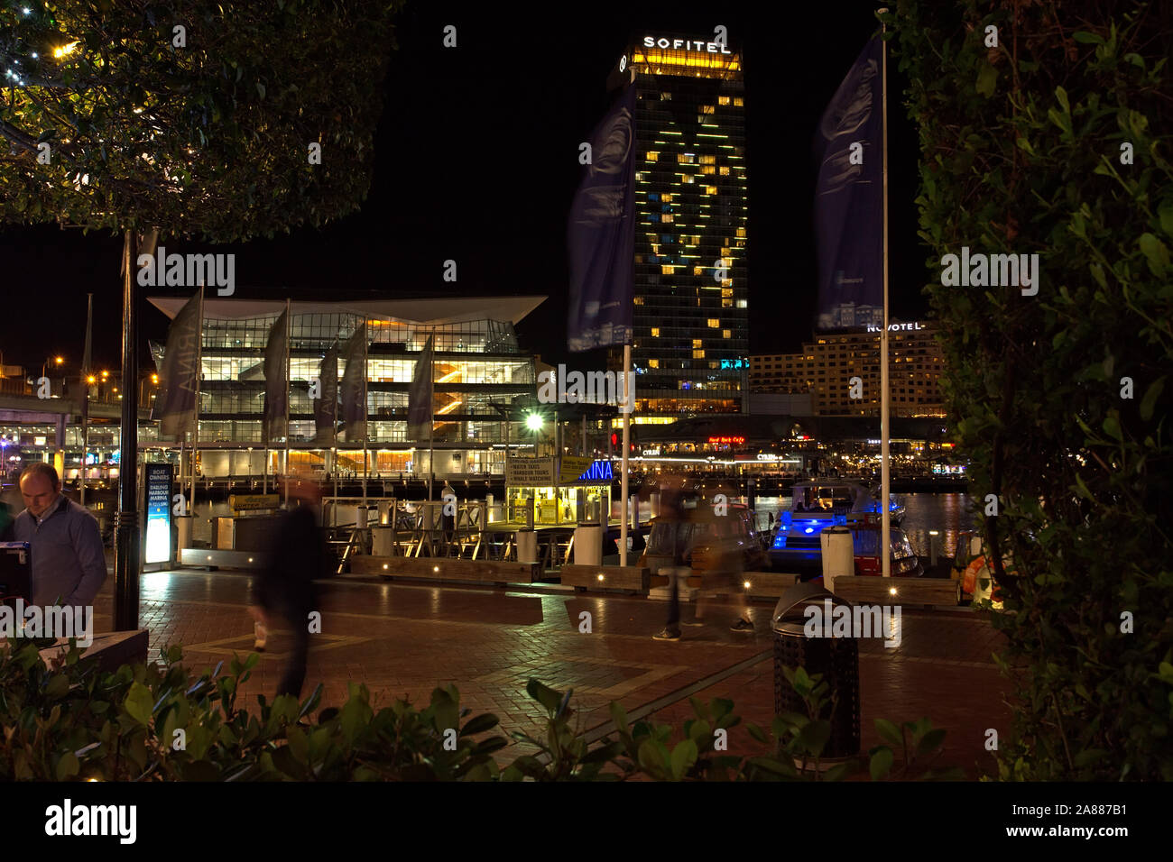 Harbourside shopping centre darling hi-res stock photography and images ...