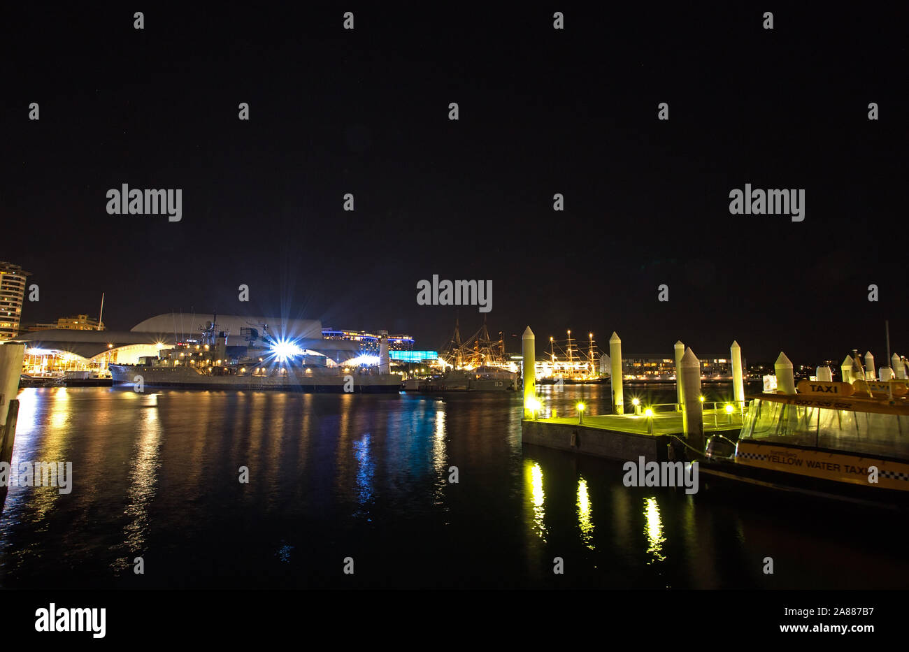 Harbourside shopping centre hi-res stock photography and images - Alamy