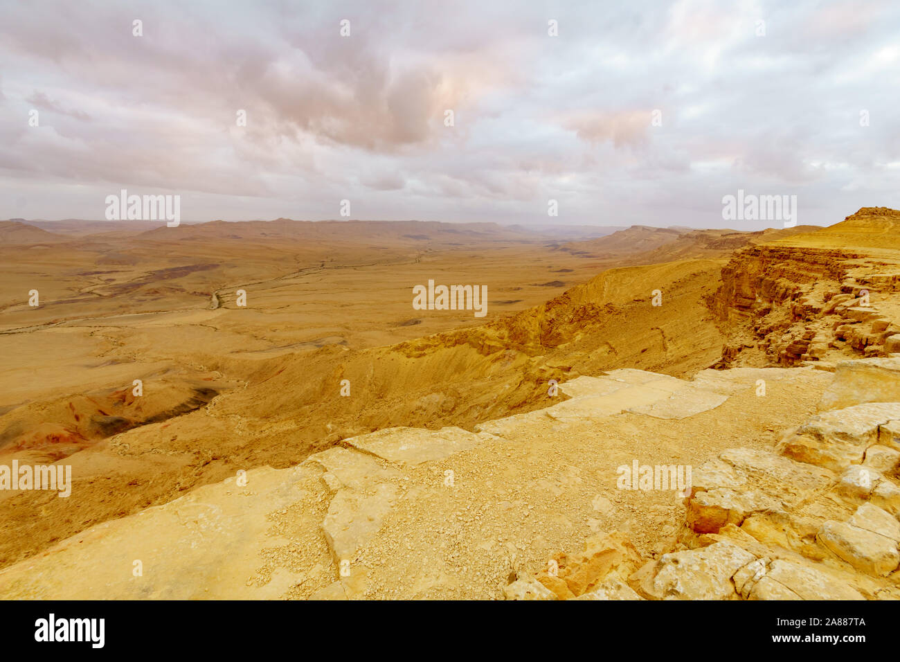Sunset view of Makhtesh (crater) Ramon, in the Negev Desert, Southern ...