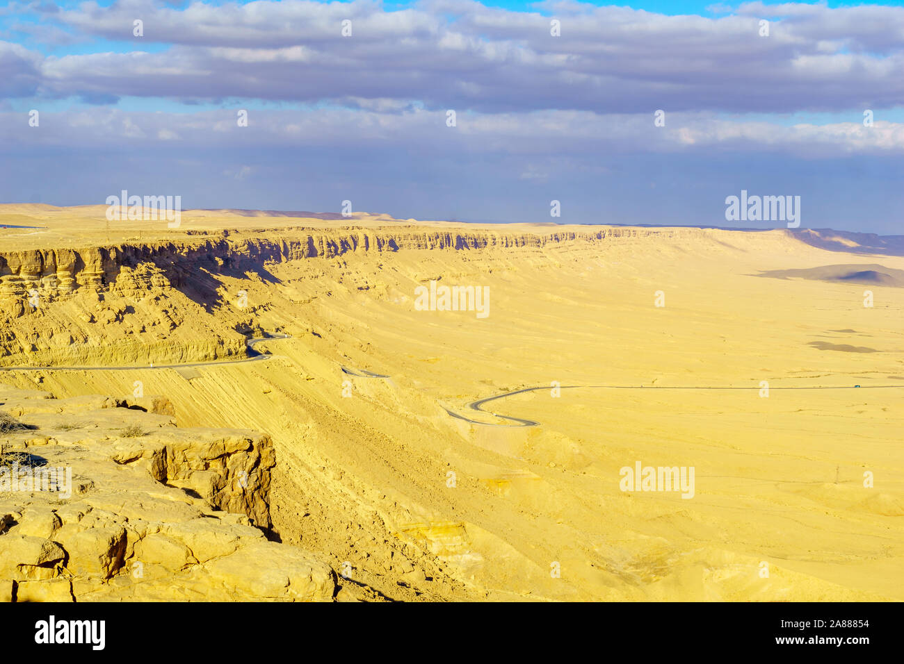 Landscape of Makhtesh (crater) Ramon, in the Negev Desert, Southern ...