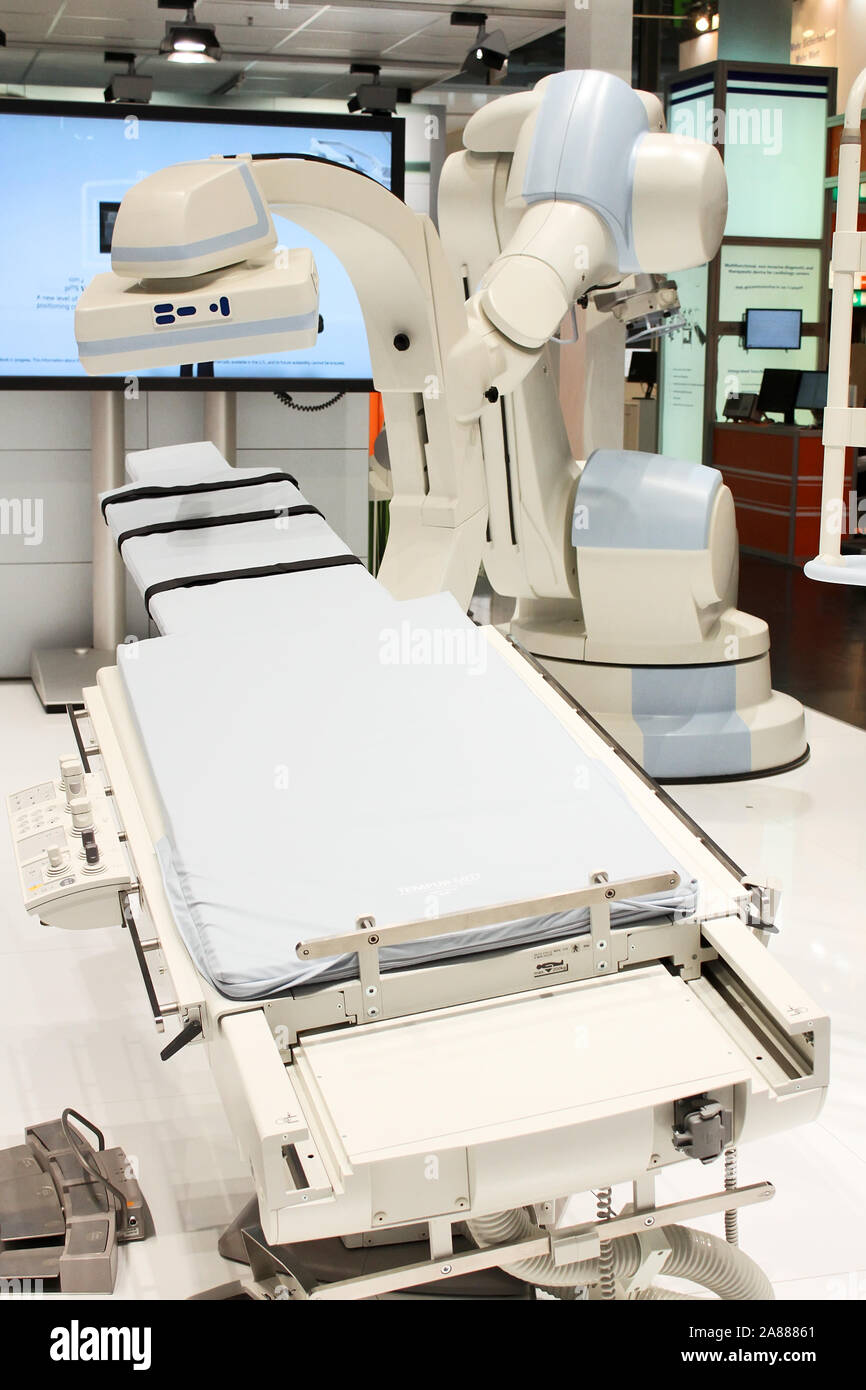 Mri scanner screen hi-res stock photography and images - Alamy