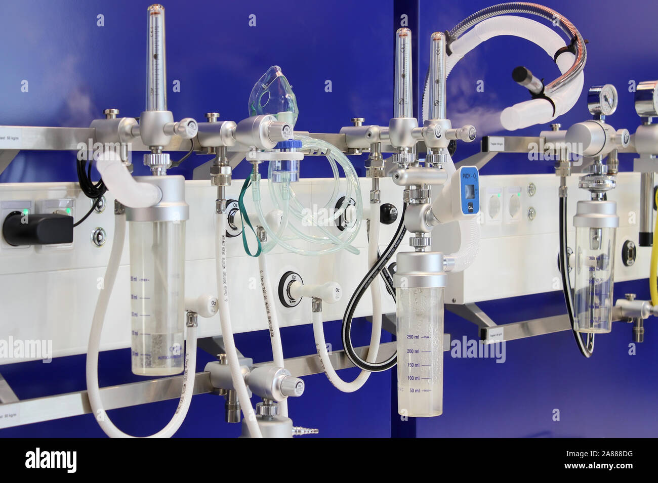 Oxygen equipment in the hospital room Stock Photo - Alamy