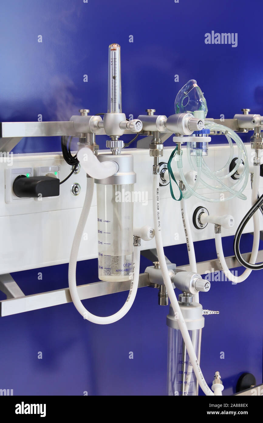 Hospital gas and air tube hi-res stock photography and images - Alamy