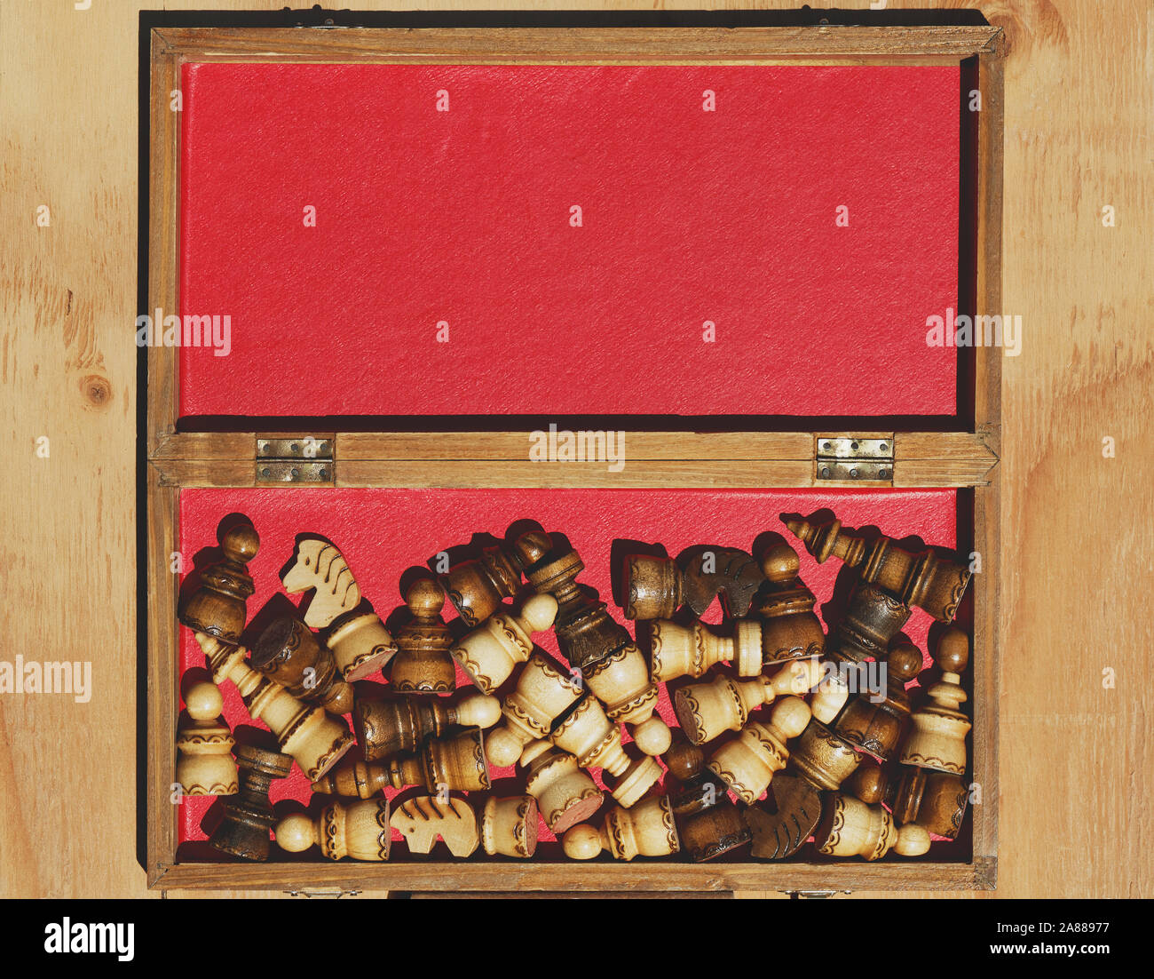 Old board game box hi-res stock photography and images - Alamy