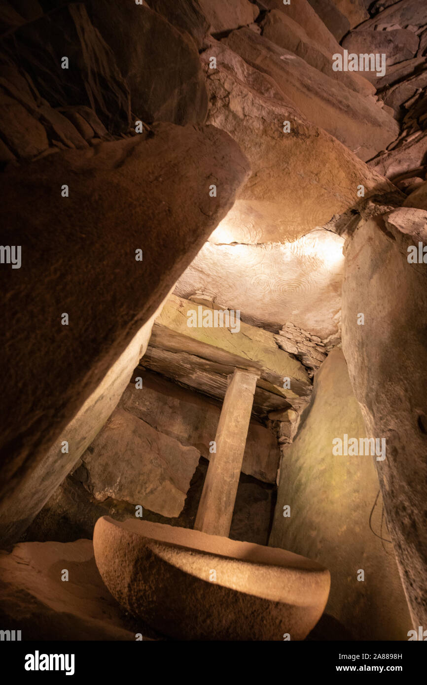 Newgrange tomb interior hi-res stock photography and images - Alamy