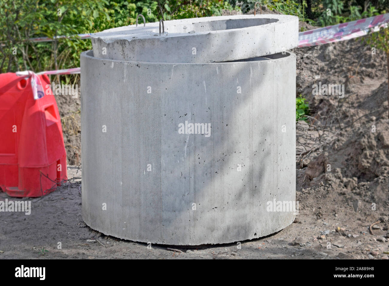 Concrete rings hi-res stock photography and images - Alamy