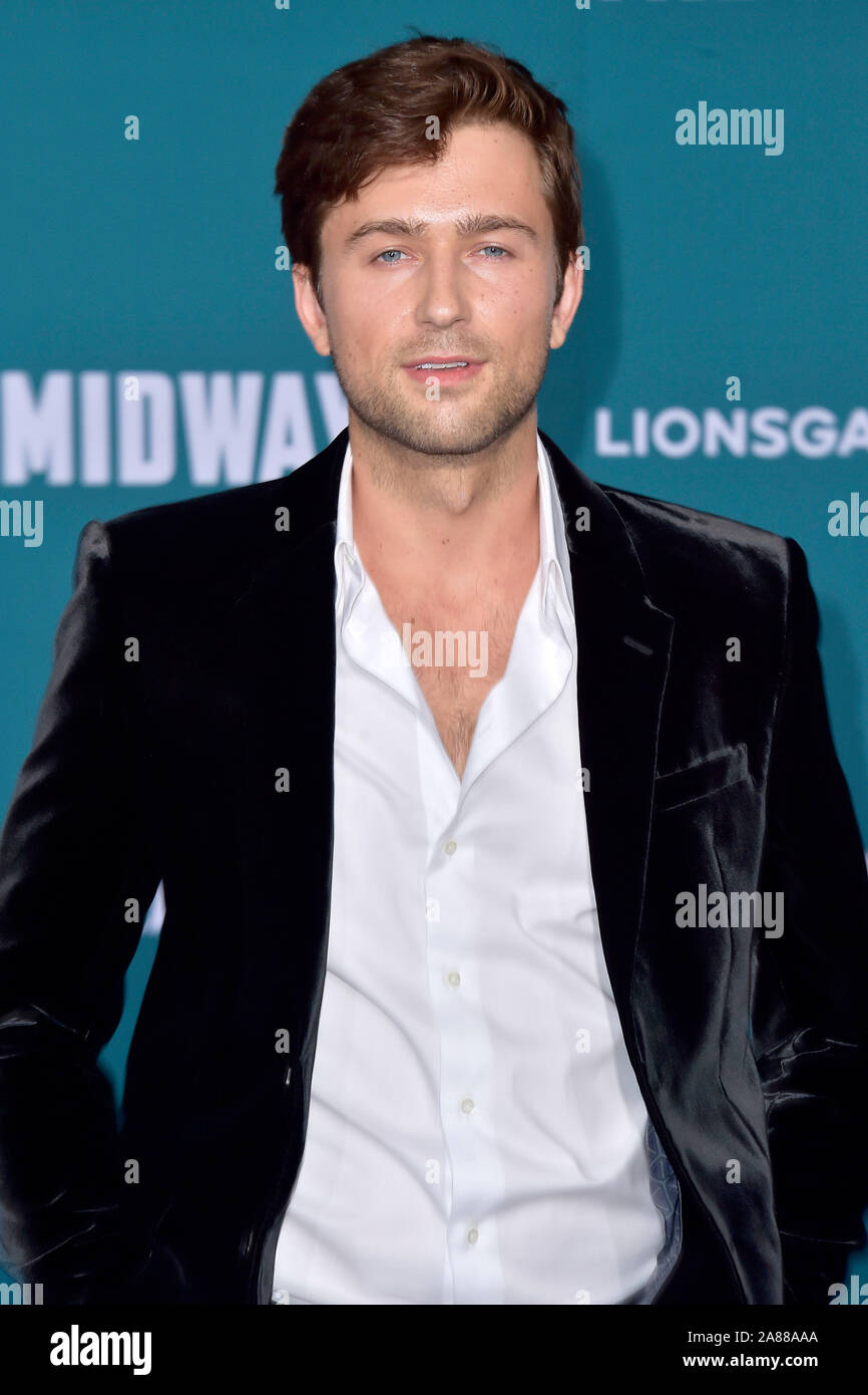 Los Angeles, USA. 05th Nov, 2019. Brandon Sklenar at the world premiere ...