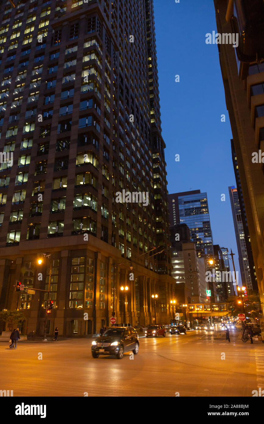 Chicago the loop night hi-res stock photography and images - Alamy