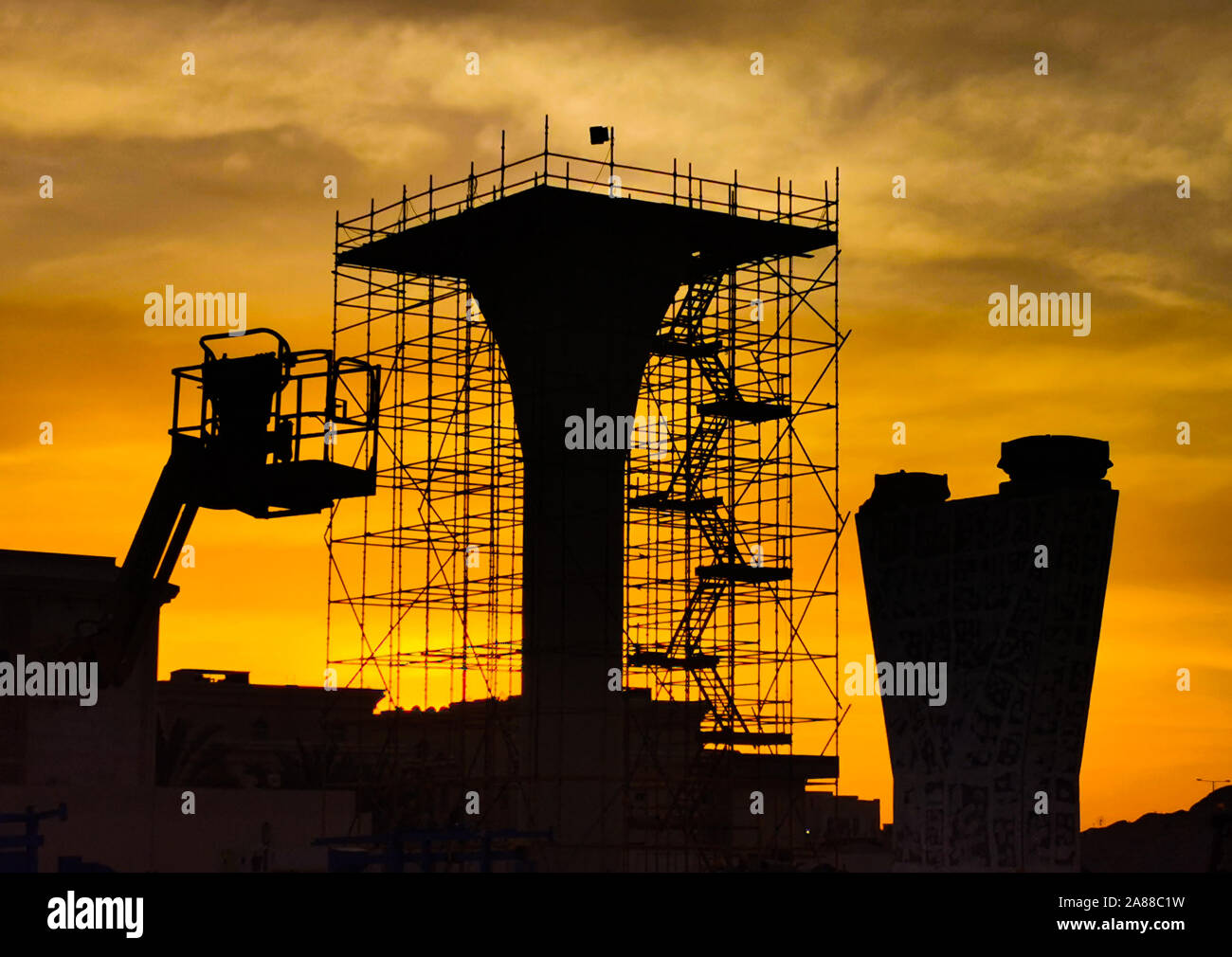 Construction workers working on scaffolding Stock Photo - Alamy
