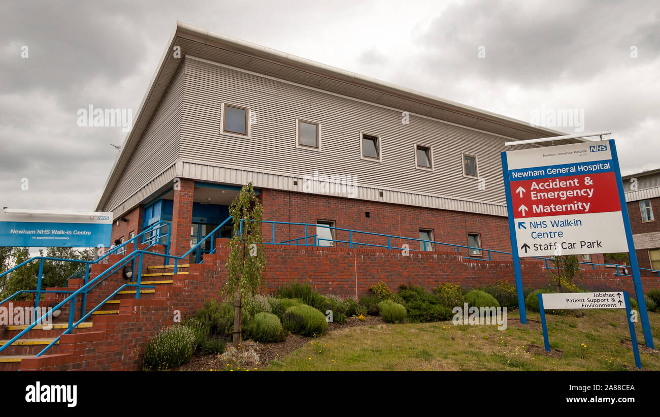 Nhs hospital clinic entrance hi-res stock photography and images - Alamy