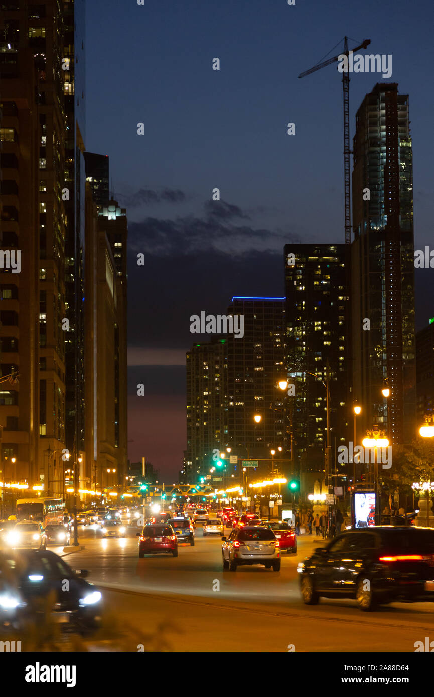 Chicago street night city hi-res stock photography and images - Alamy