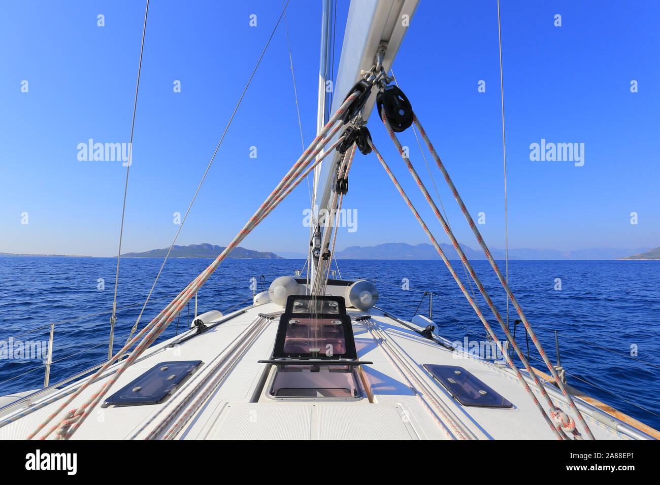 Front view of sailing yacht on the sea Stock Photo - Alamy
