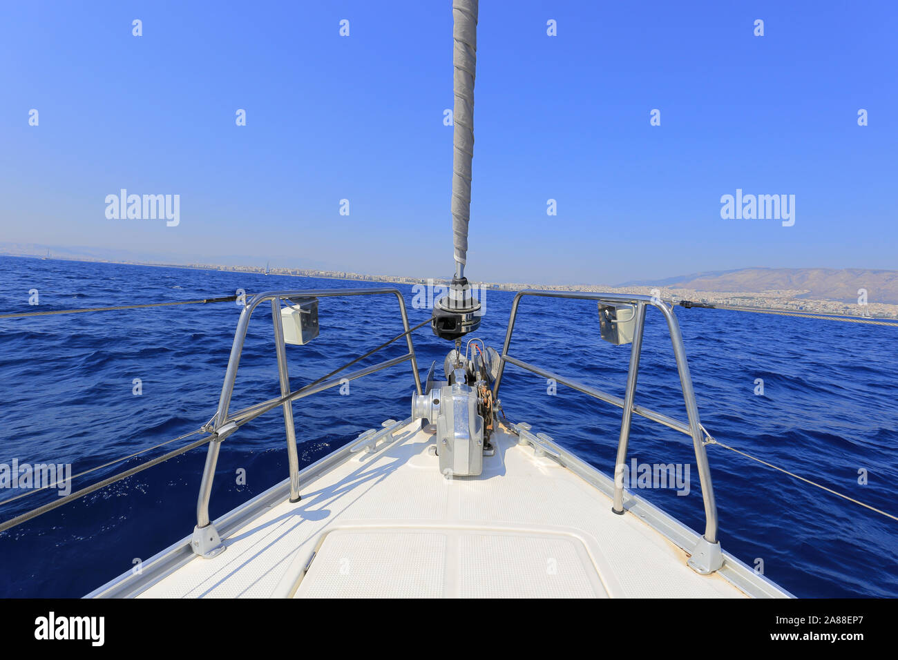 Bow view of sailing yacht at sailing Stock Photo - Alamy