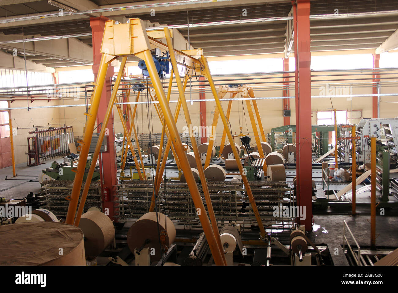 Heavy paper roll equipment manufacturing hi-res stock photography and ...