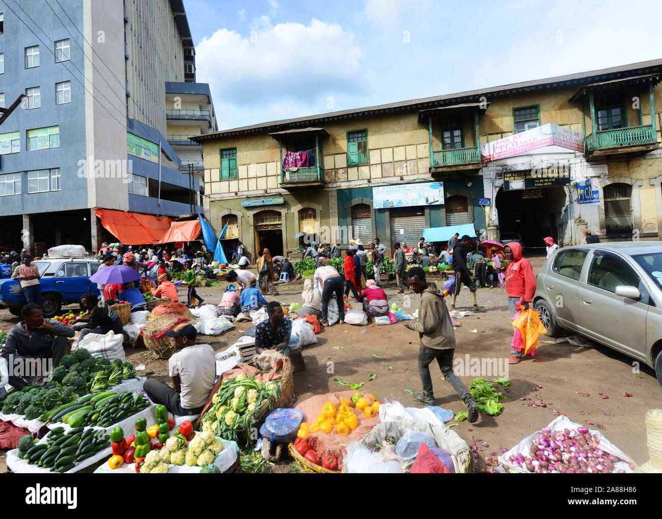 The busy outdoor market at the Piazza in Addis Ababa Stock Photo - Alamy