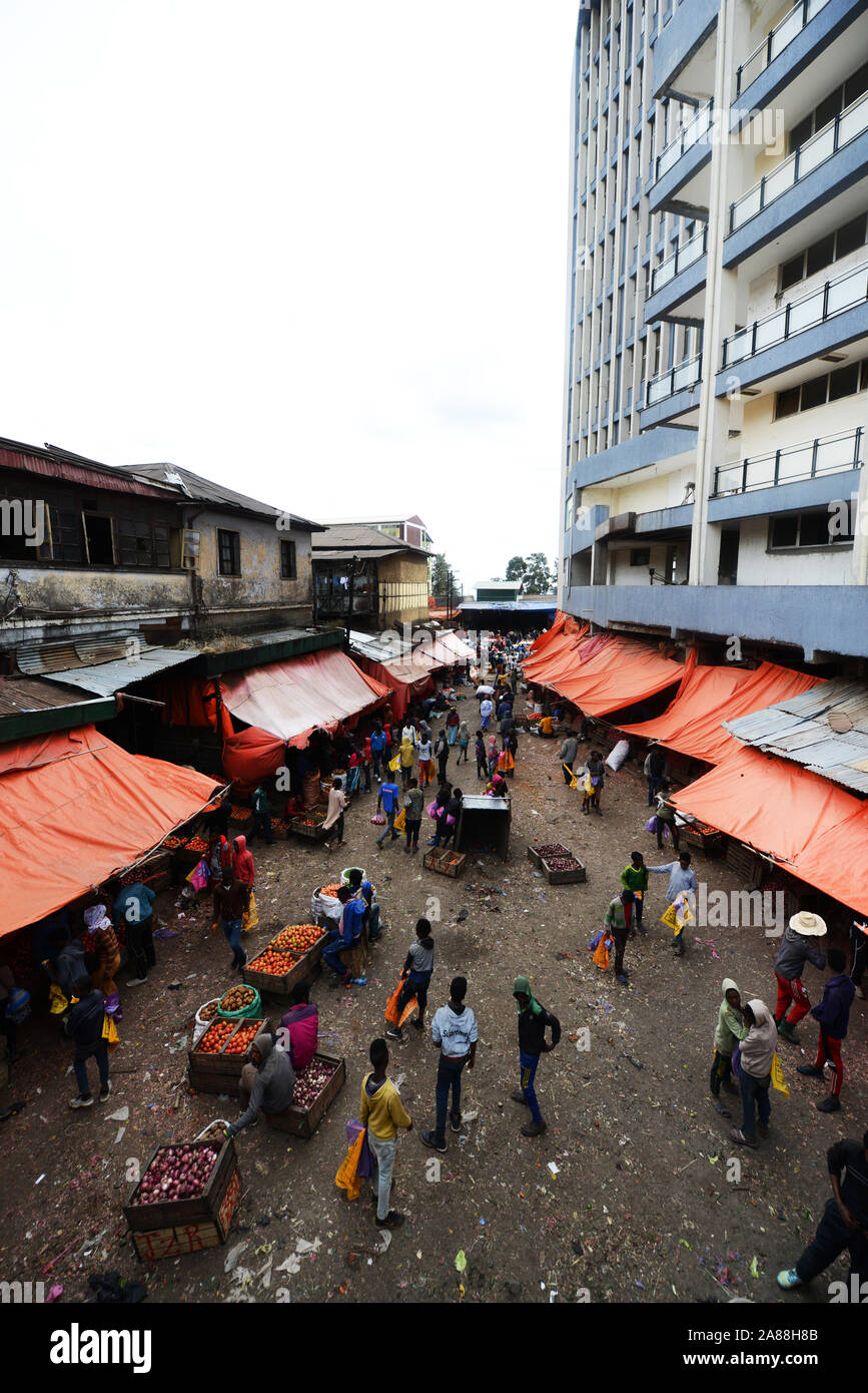 Addis ababa piazza ethiopia hi-res stock photography and images - Alamy