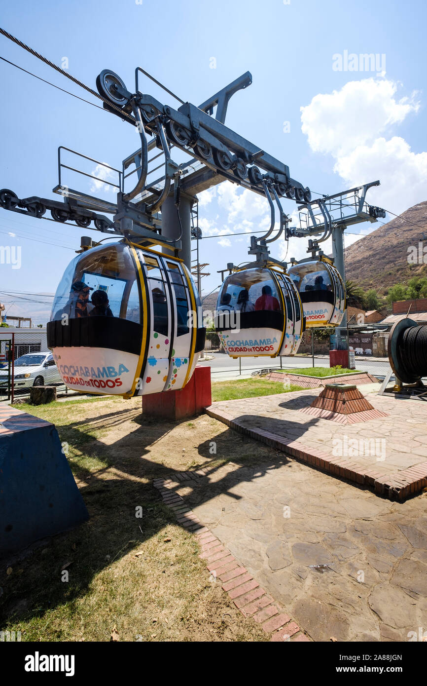 Popular cable car to Cerro de San Pedro in Cochabamba, Bolivia Stock ...