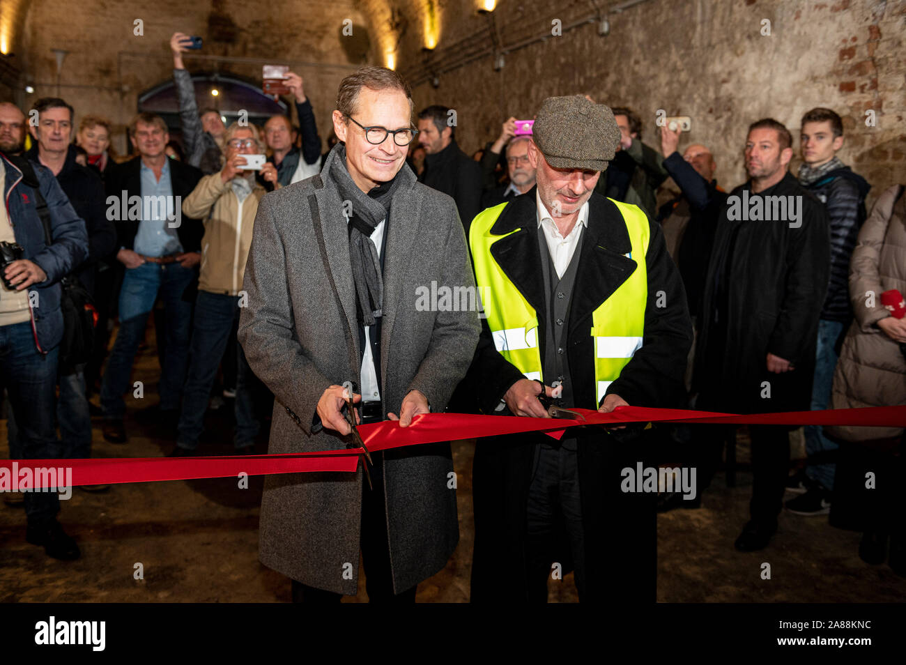 Berlin, Germany. 07th Nov, 2019. Michael Müller (SPD, centre, left ...