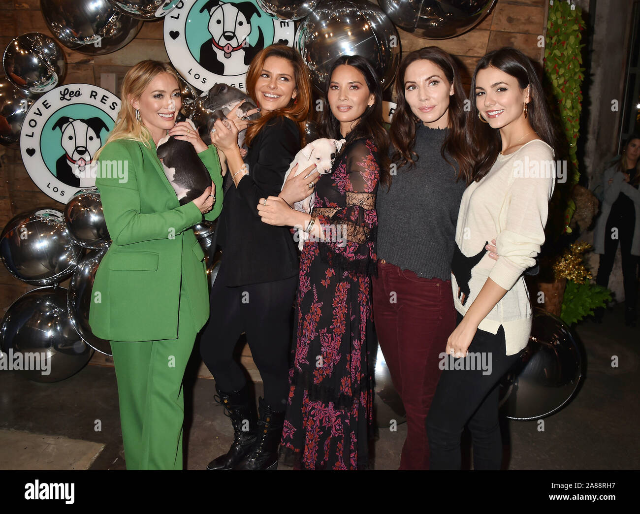 LOS ANGELES, CA - NOVEMBER 06: (L-R) Hilary Duff, Maria Menounos ...