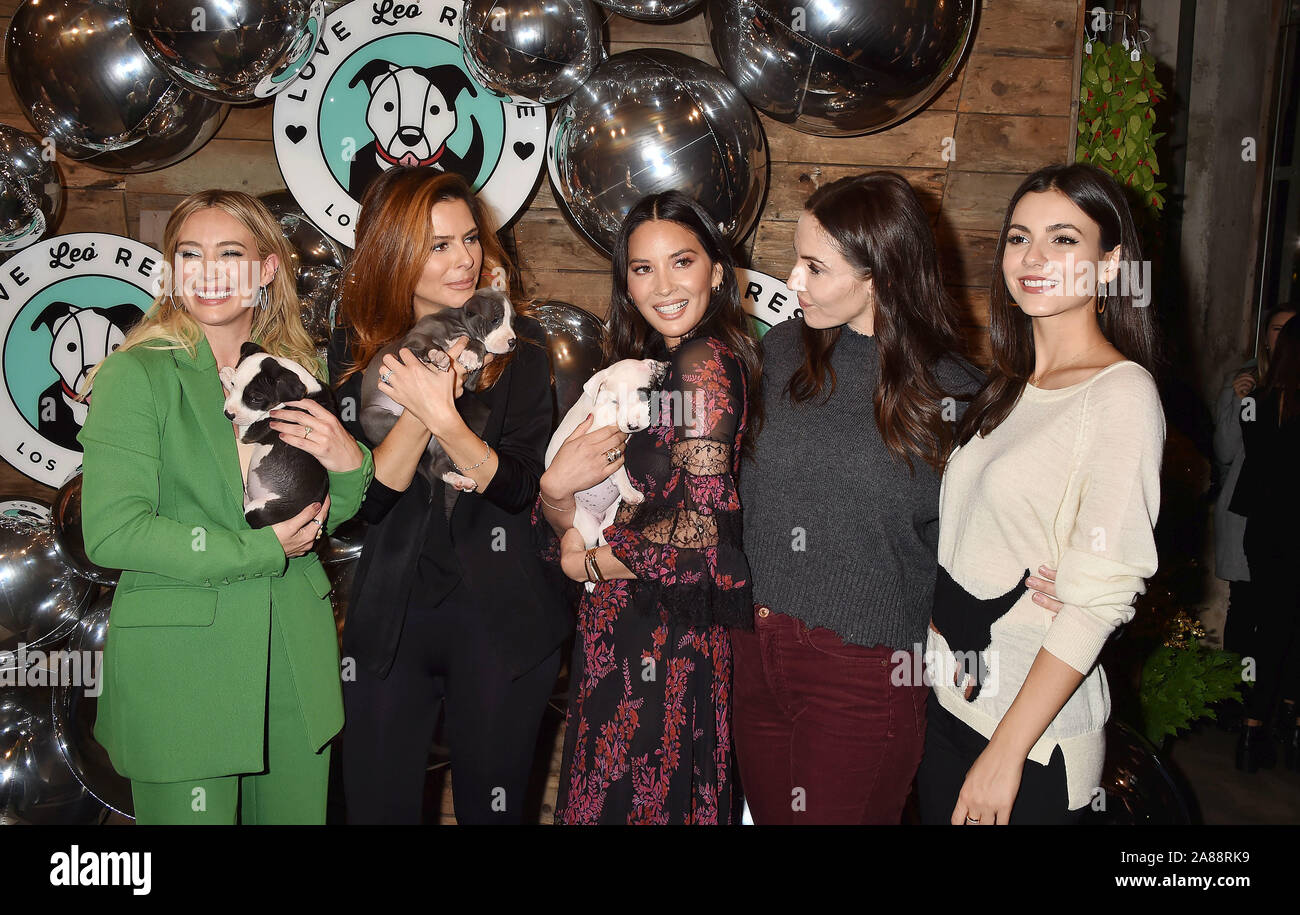 LOS ANGELES, CA - NOVEMBER 06: (L-R) Hilary Duff, Maria Menounos ...