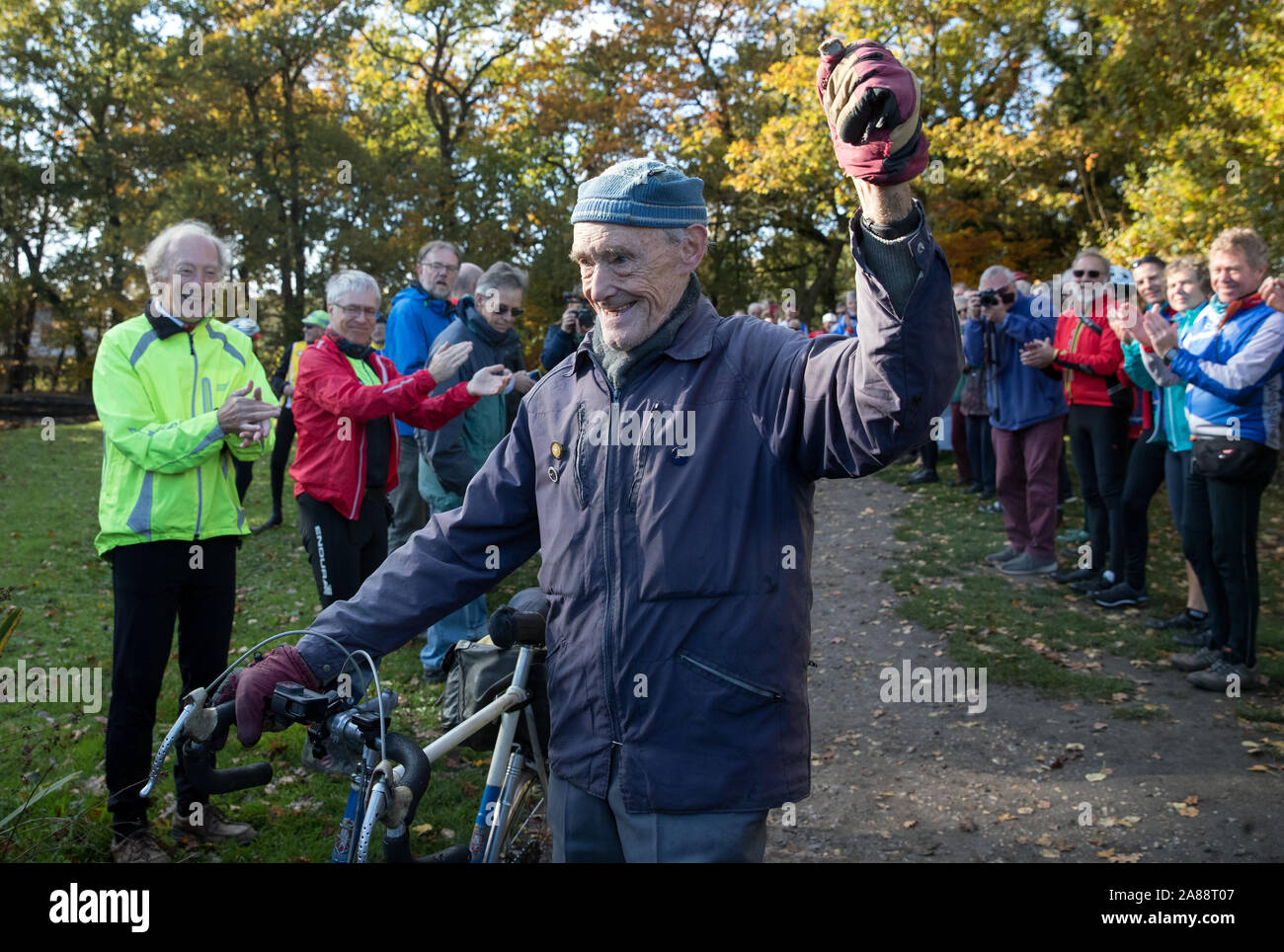 Aldershot cycles through finishing tape canal cafe hi-res stock ...