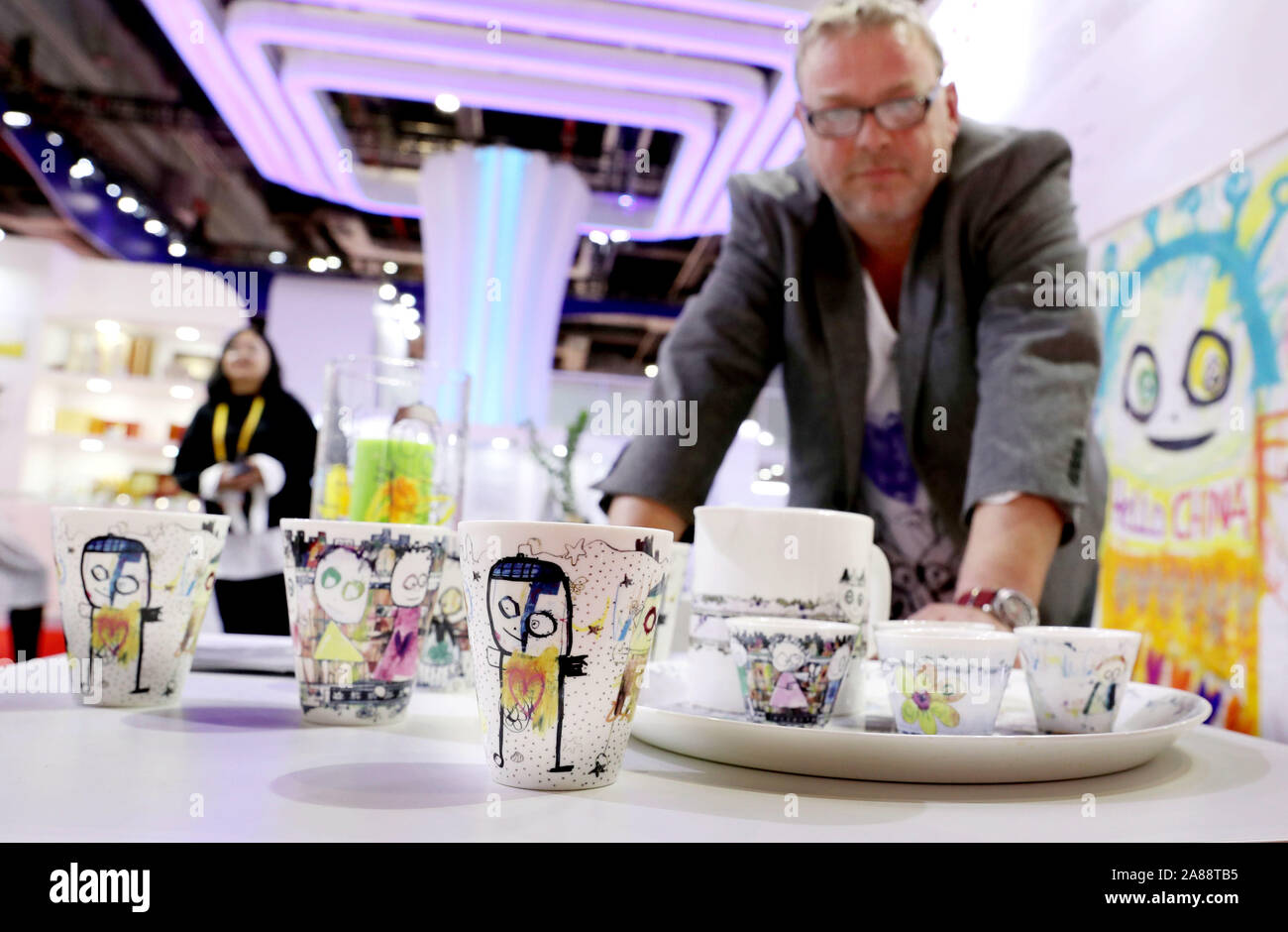 (191107) -- SHANGHAI, Nov. 7, 2019 (Xinhua) -- Photo taken on Nov. 6 ...