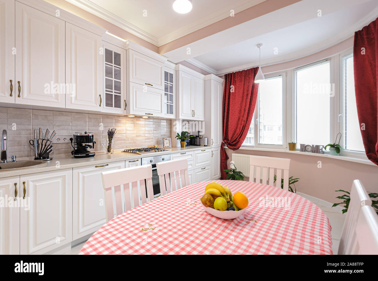 Luxury modern white kitchen interior Stock Photo - Alamy
