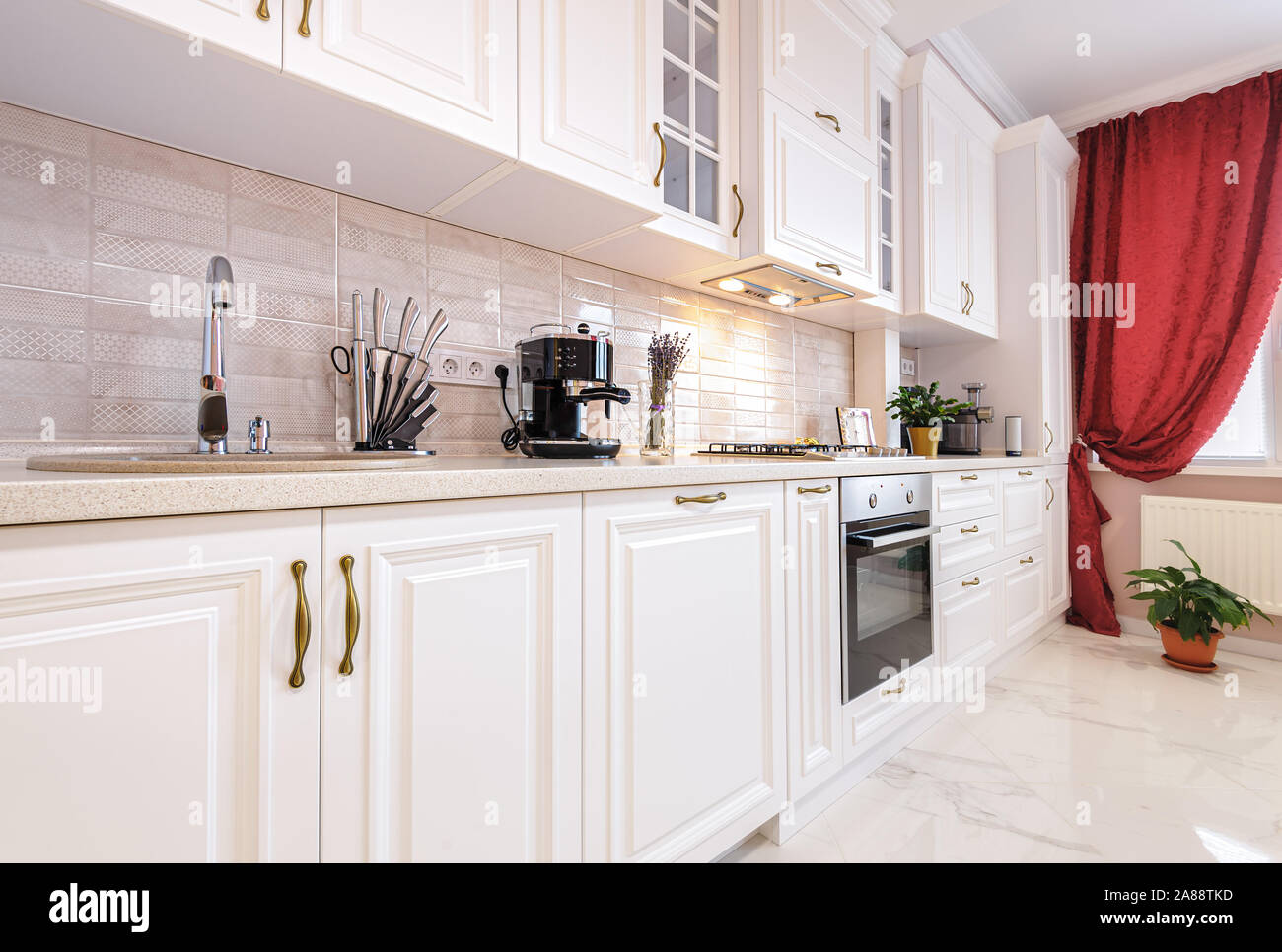 Luxury modern white kitchen interior Stock Photo - Alamy